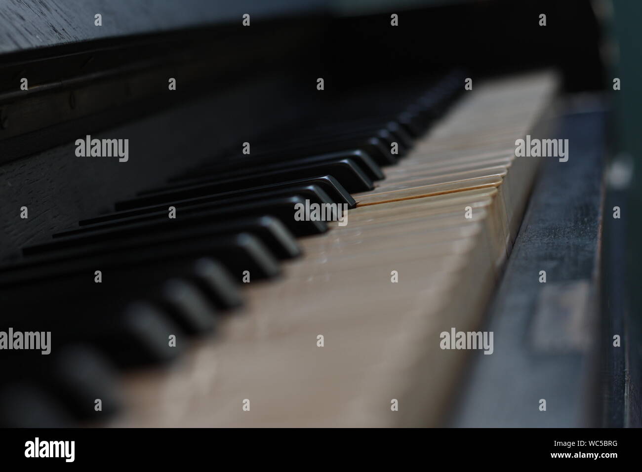 Piano side view with keys hi-res stock photography and images - Alamy