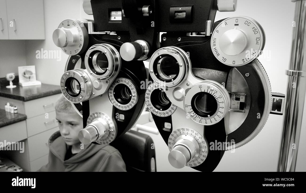 Optical phoropter hi-res stock photography and images - Alamy