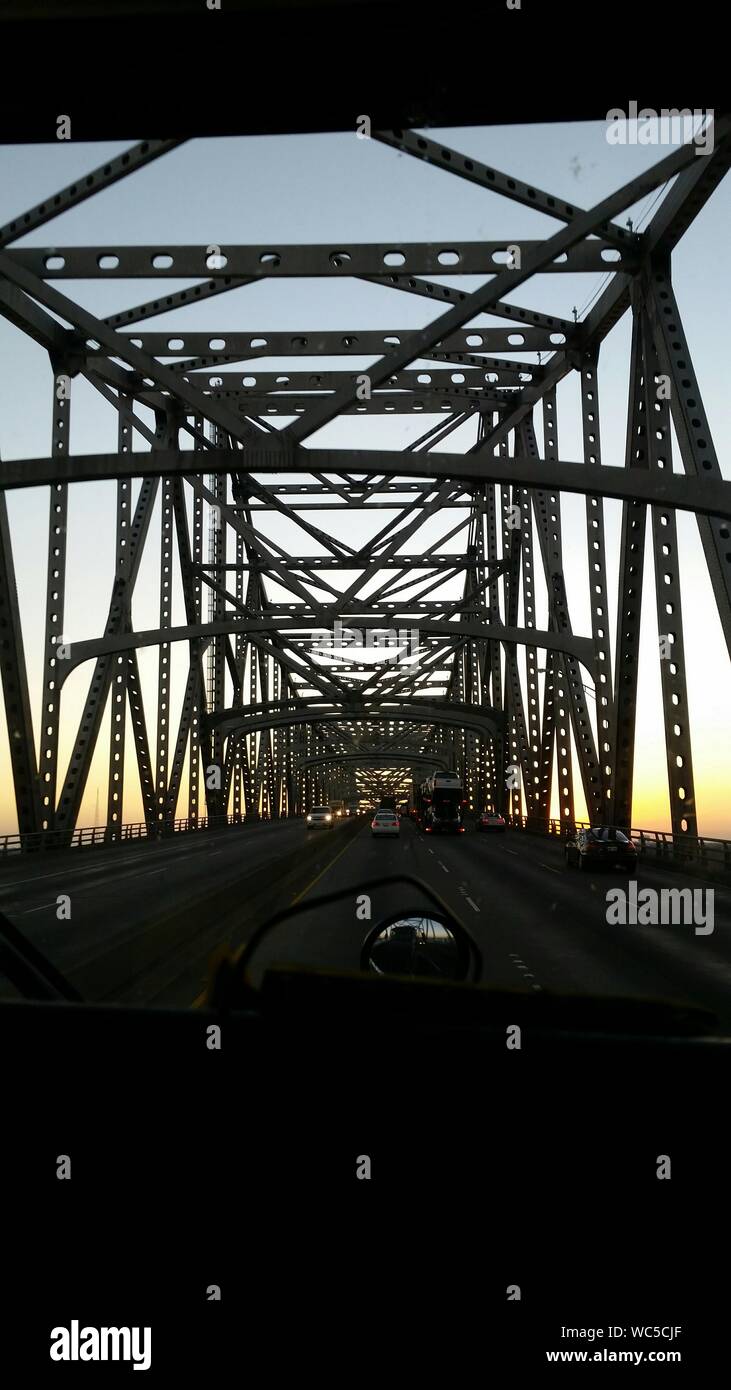 Trough bridge hi-res stock photography and images - Alamy