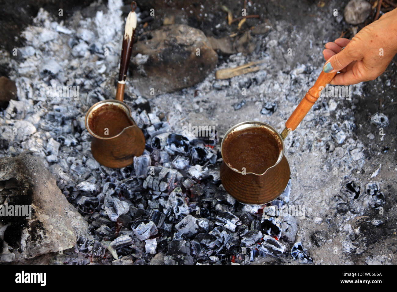 the flavor of coffee cooked on campfire is different Stock Photo - Alamy