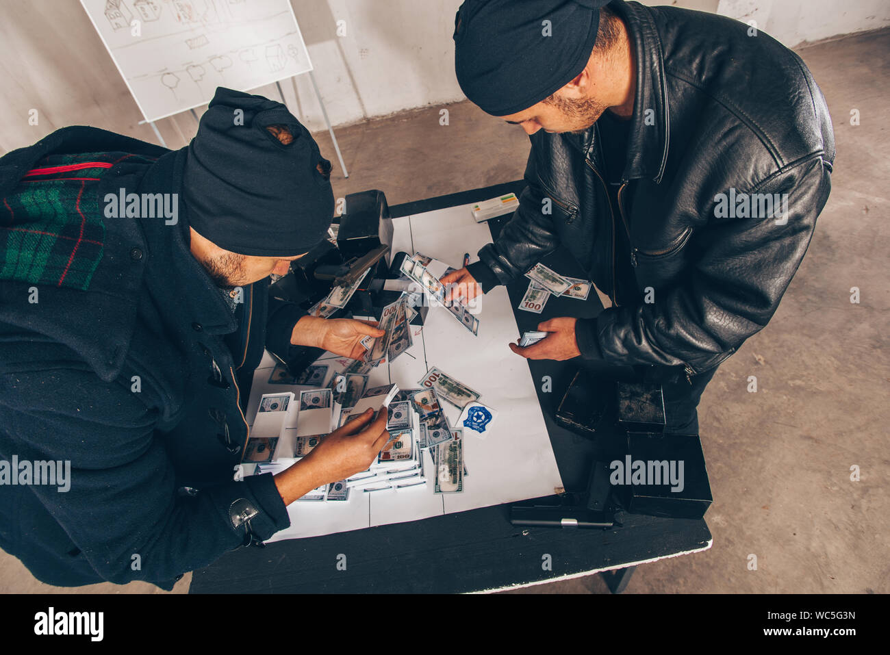 Gangsters table hi-res stock photography and images - Alamy
