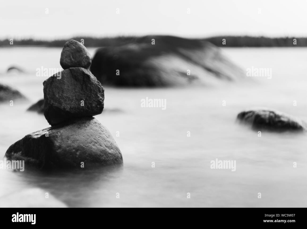 Pebbles river hi-res stock photography and images - Alamy
