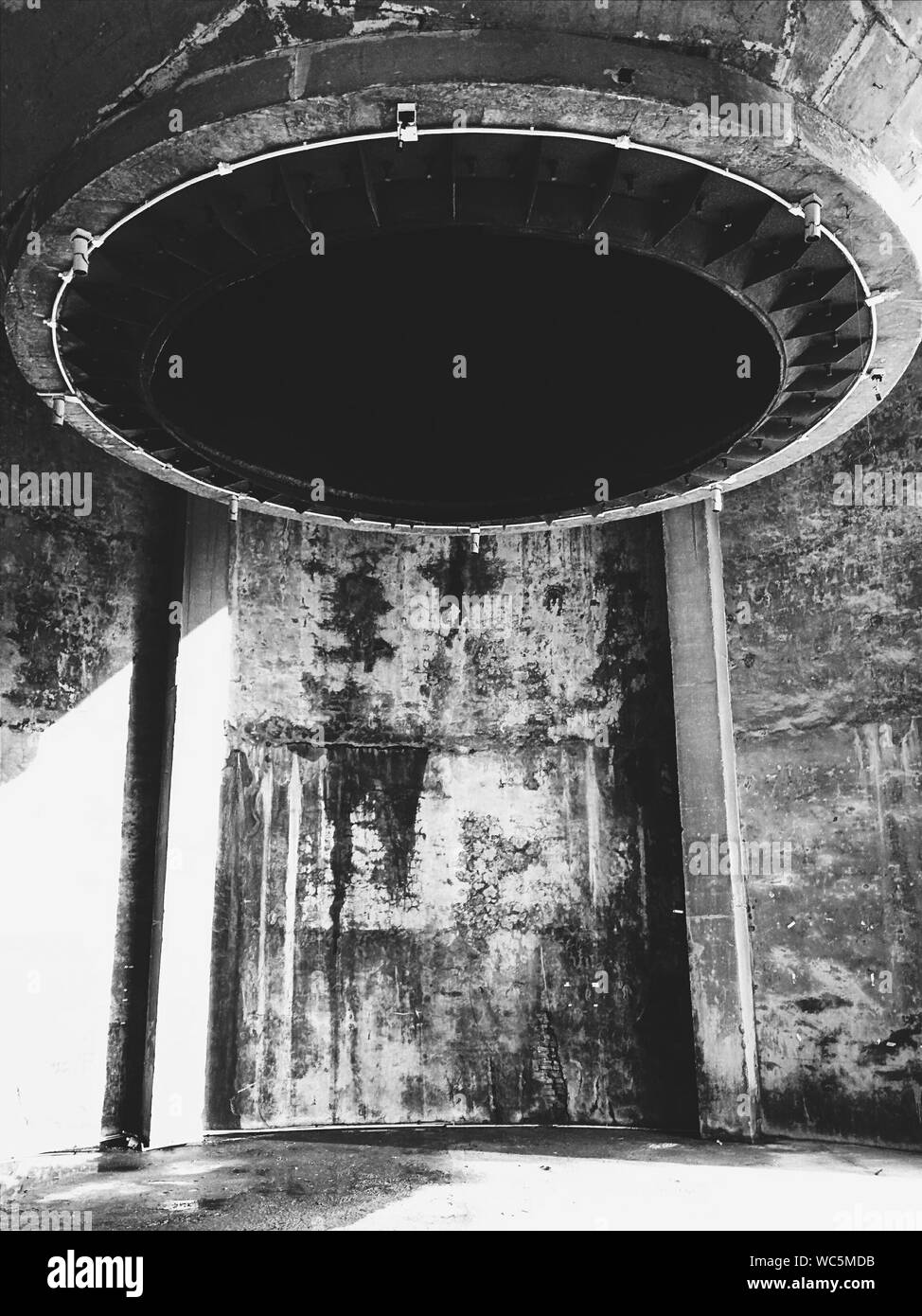 Old factory ceiling hi-res stock photography and images - Alamy