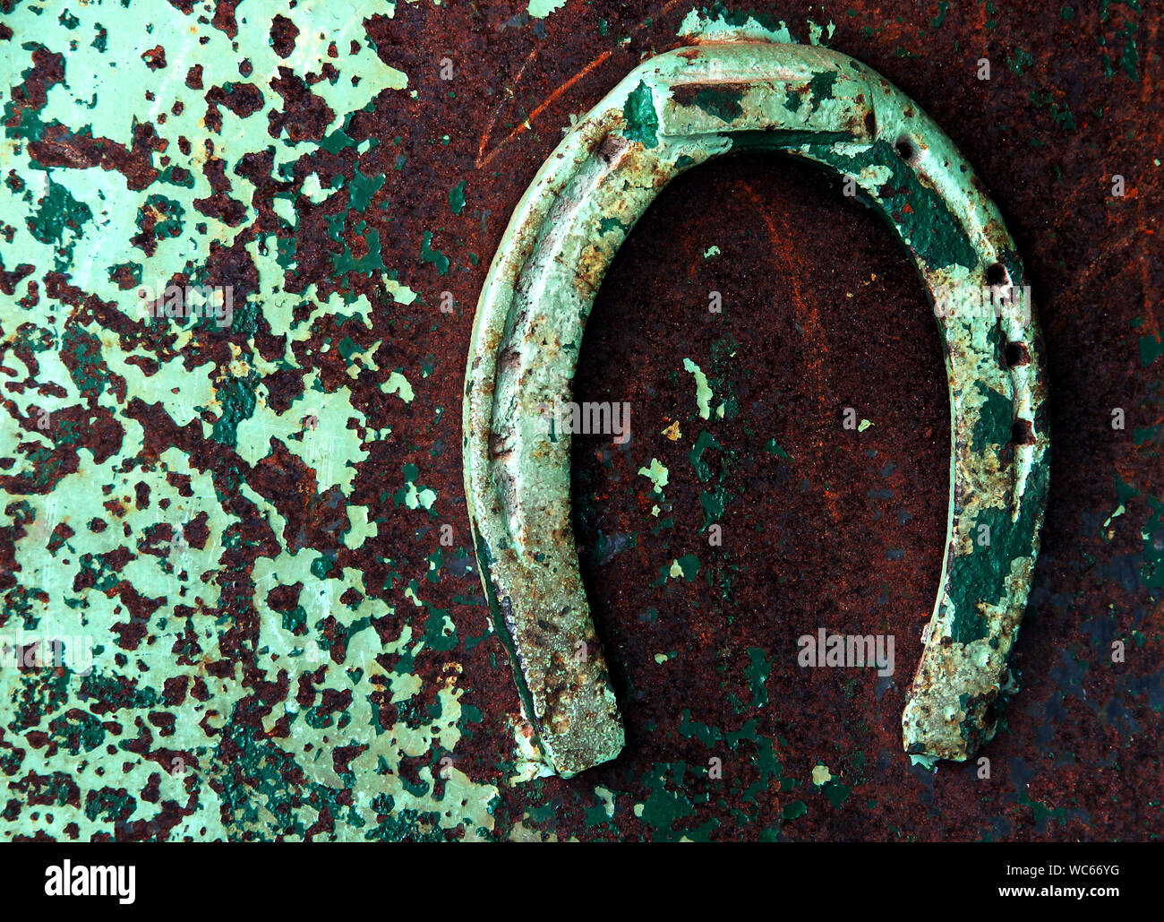 Rusted horse shoe hi-res stock photography and images - Alamy