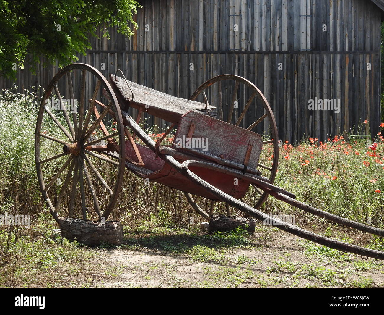 Abandoned farm cart hi-res stock photography and images - Alamy