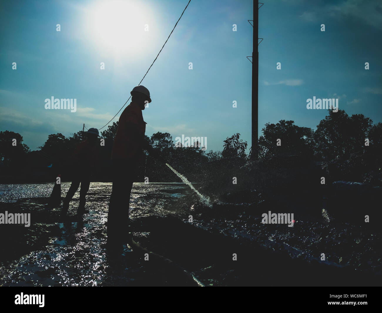 Man spraying hi-res stock photography and images - Alamy