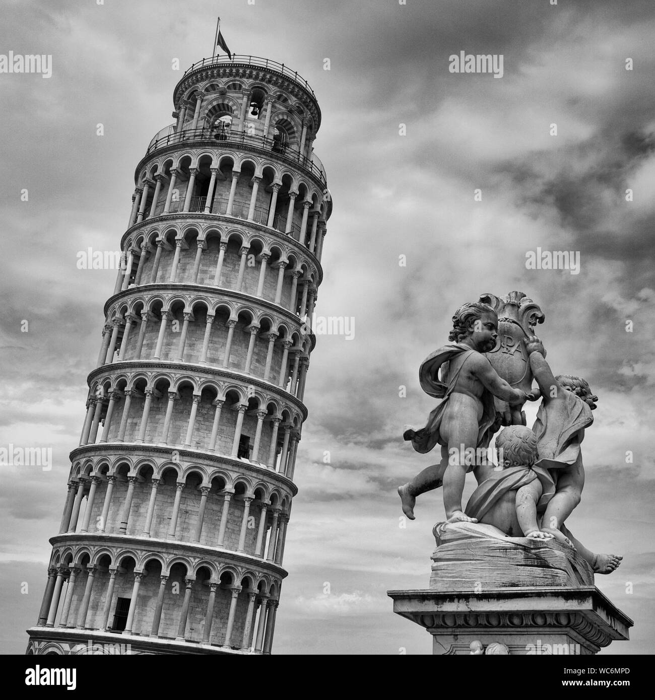 Leaning statue hi-res stock photography and images - Alamy