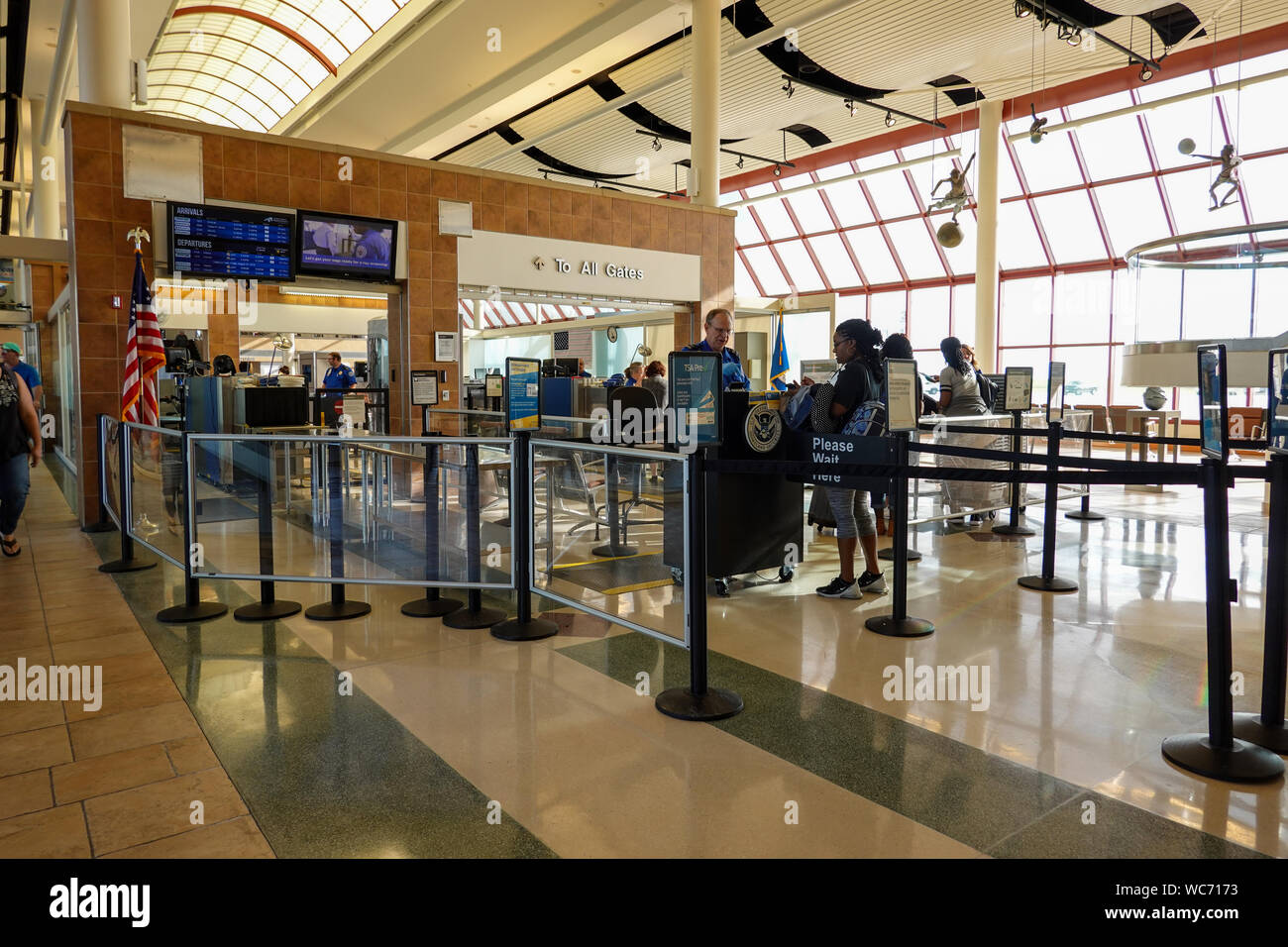 Tsa security screening hi-res stock photography and images - Alamy