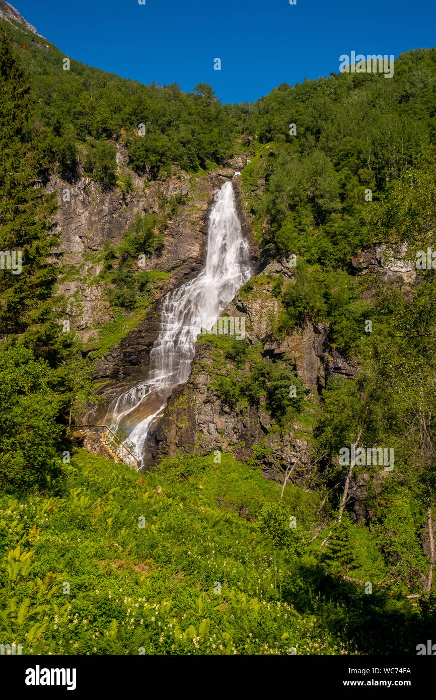 waterfall near Stahlheim, mountains, peasant sky, Skulestadmo ...