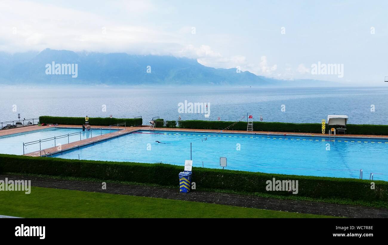 Seaside hedge hi-res stock photography and images - Alamy