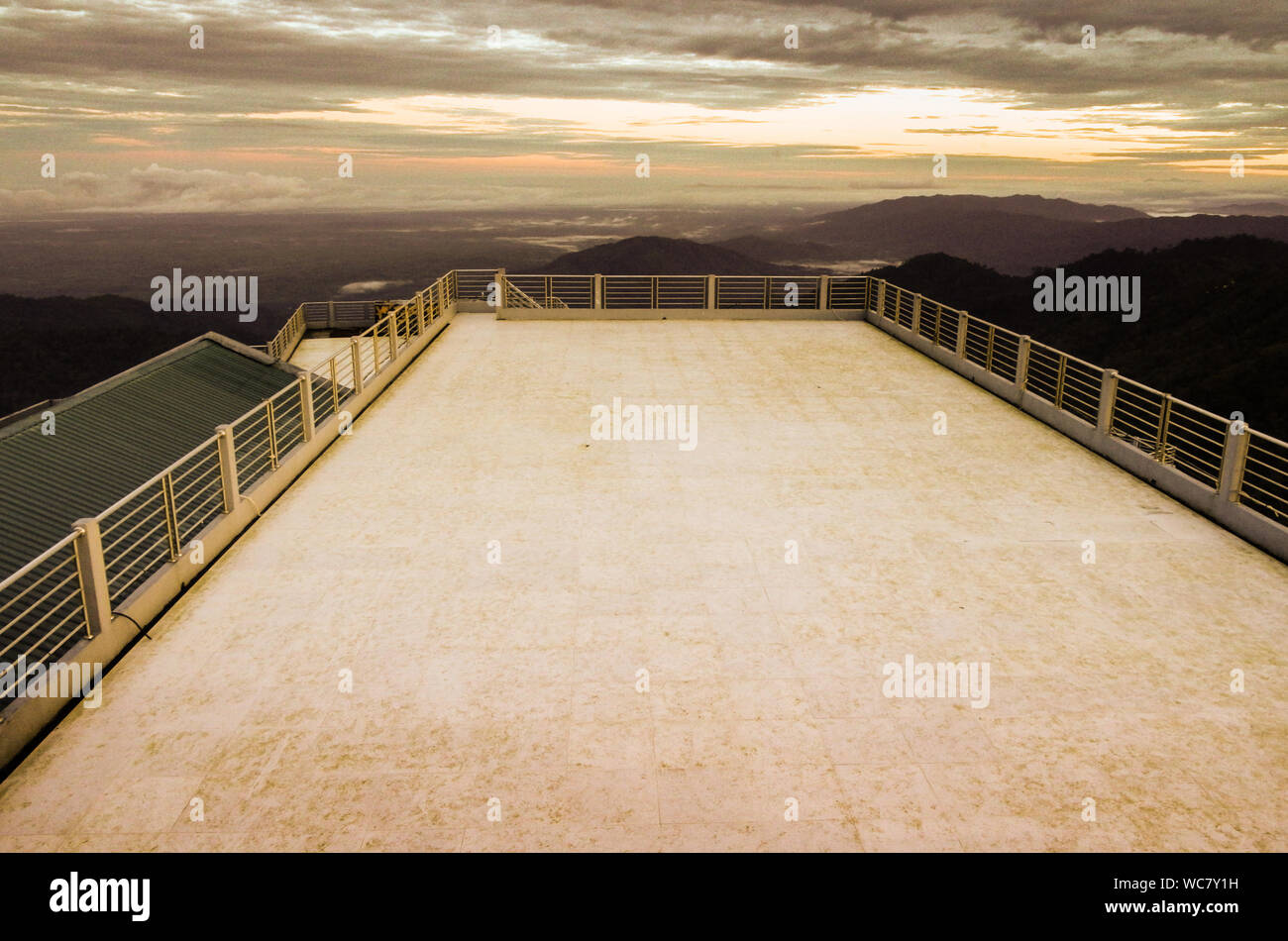 Empty terrace hi-res stock photography and images - Alamy