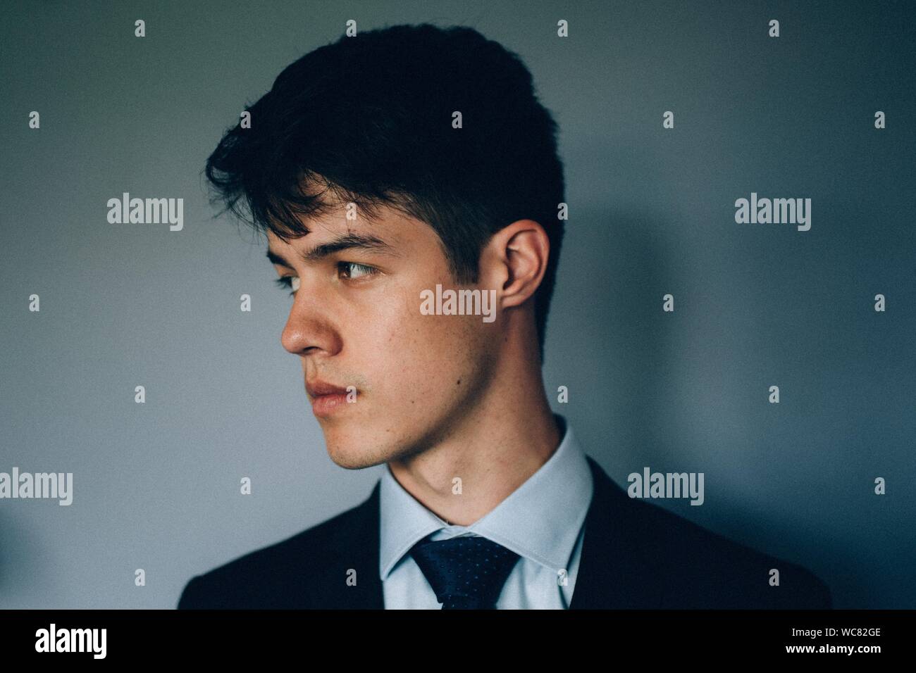 Man face blue background hi-res stock photography and images - Alamy