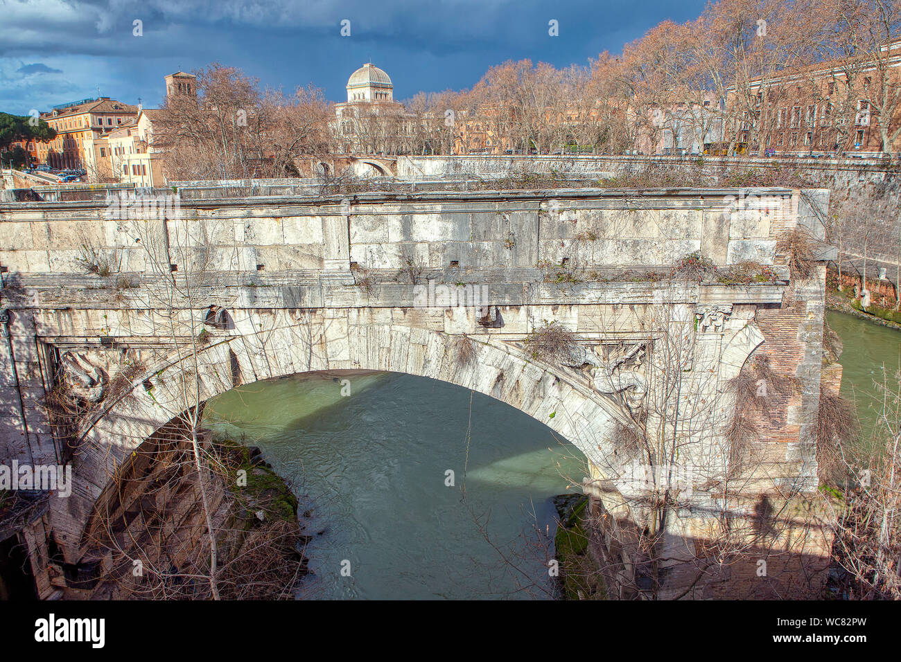 Ponte Rotto, is the oldest Roman stone bridge in Rome, Italy Stock ...