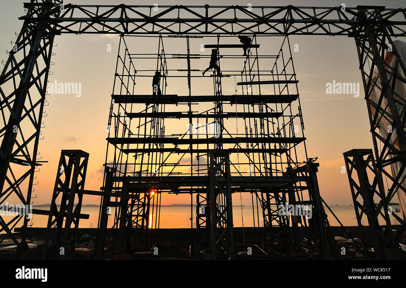 Scaffolding at sunset hi-res stock photography and images - Alamy
