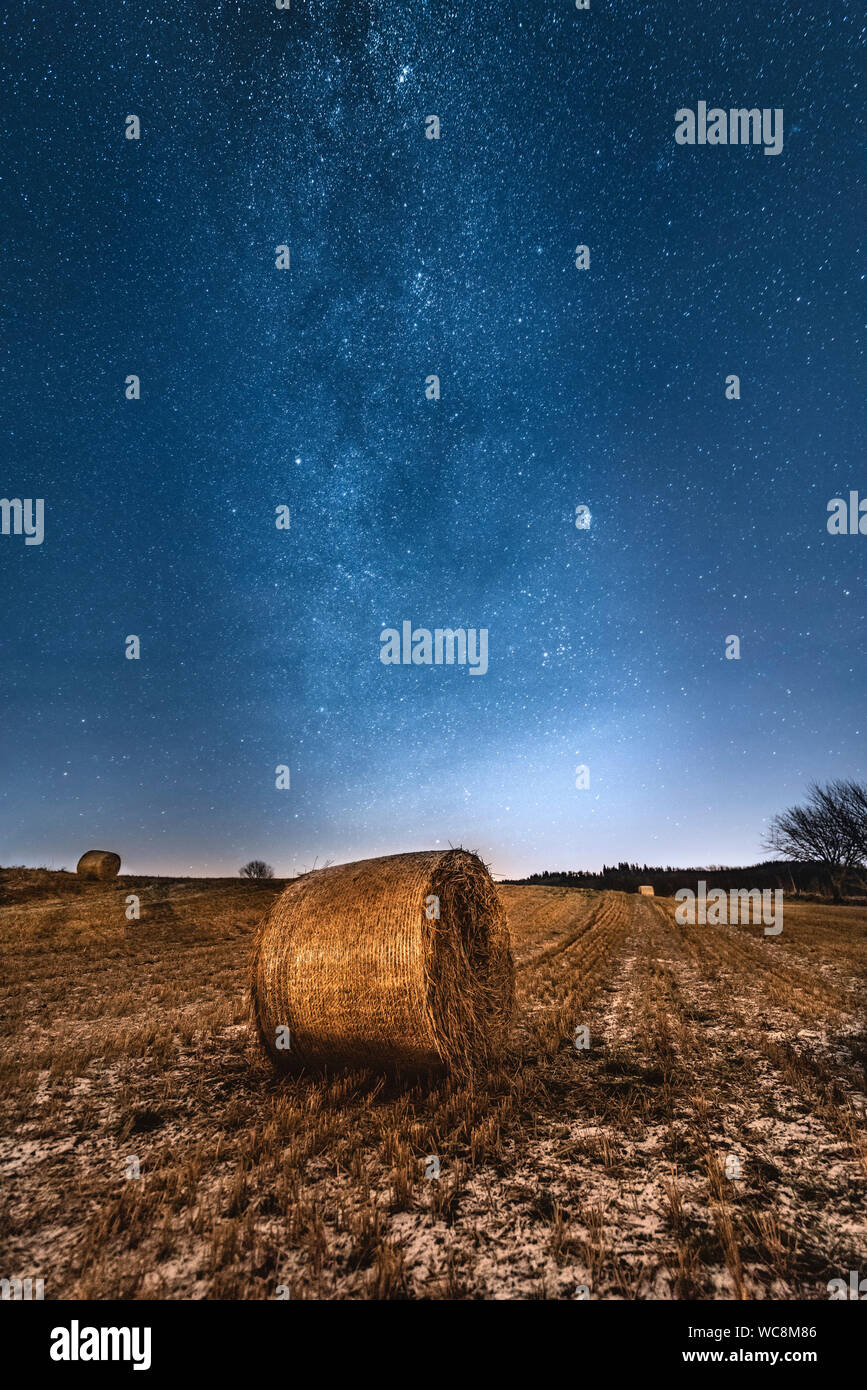 Hay bales milky way hi-res stock photography and images - Alamy