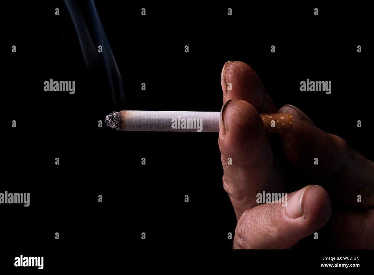 Hand with cigarette hi-res stock photography and images - Alamy