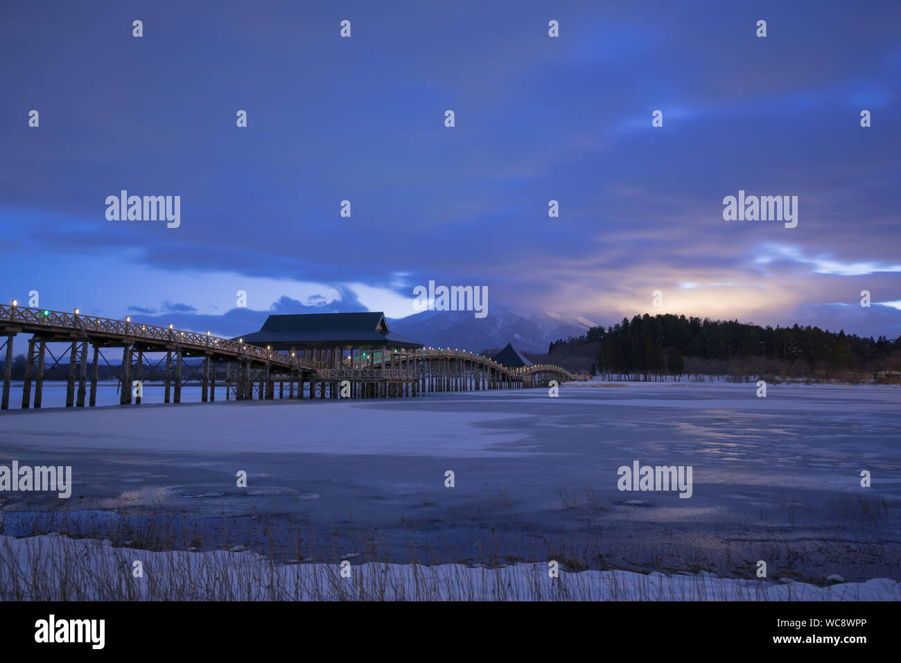 Night scene structure hi-res stock photography and images - Alamy
