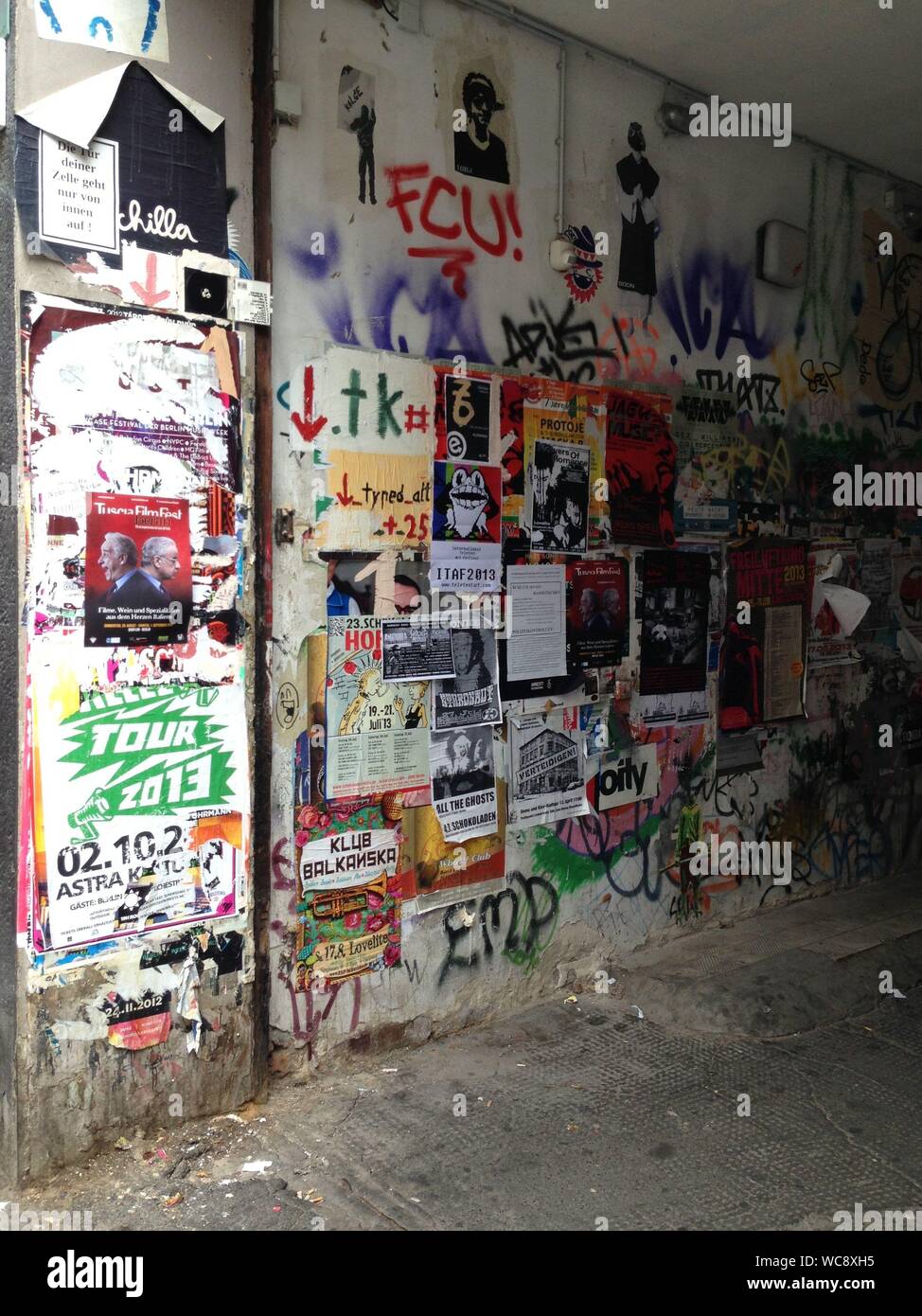 Wall covered in posters hi-res stock photography and images - Alamy