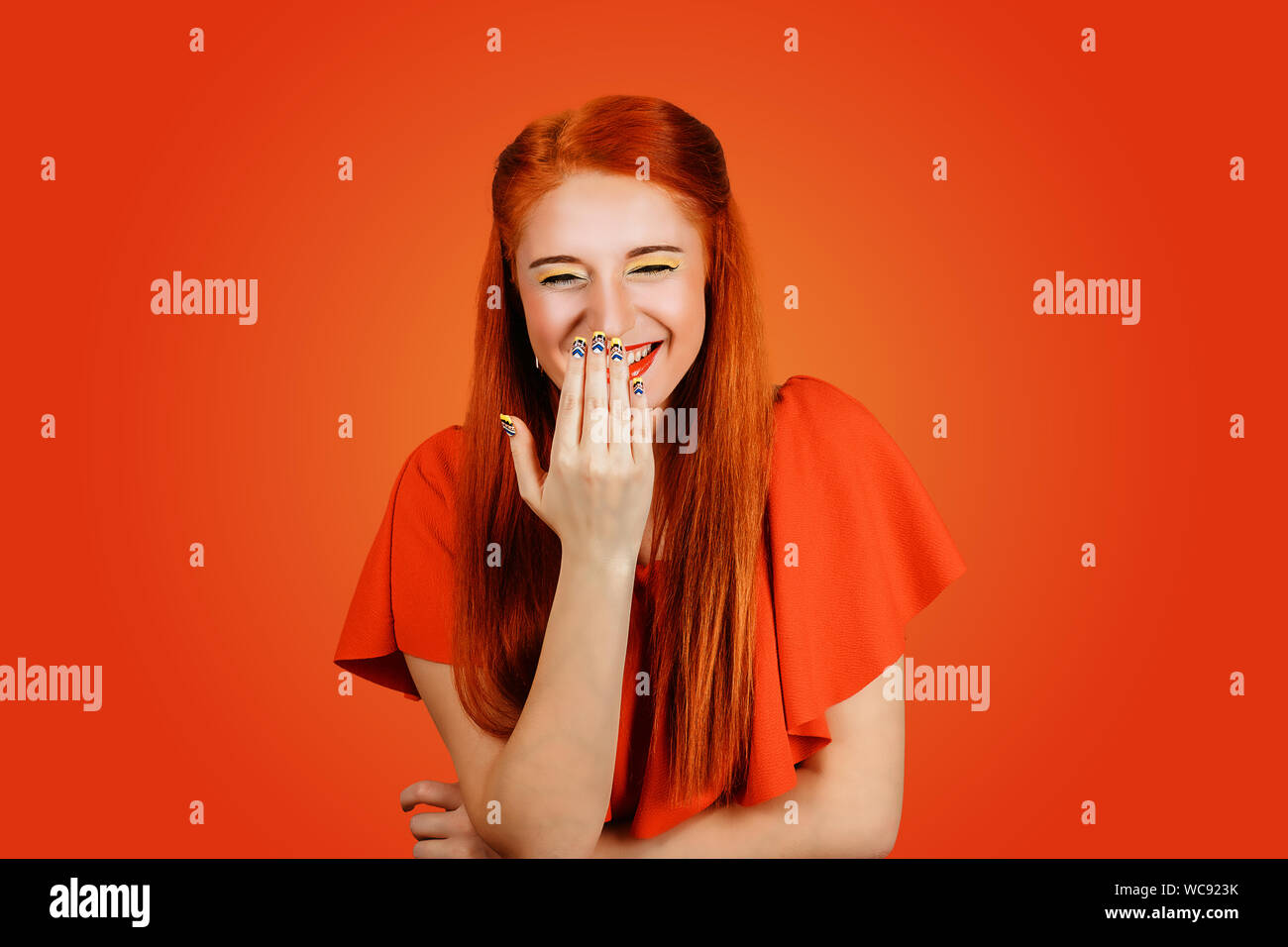 Closed mouth smile hi-res stock photography and images - Alamy
