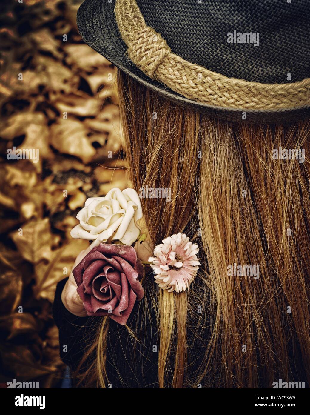 Over the shoulder angle hi-res stock photography and images - Alamy