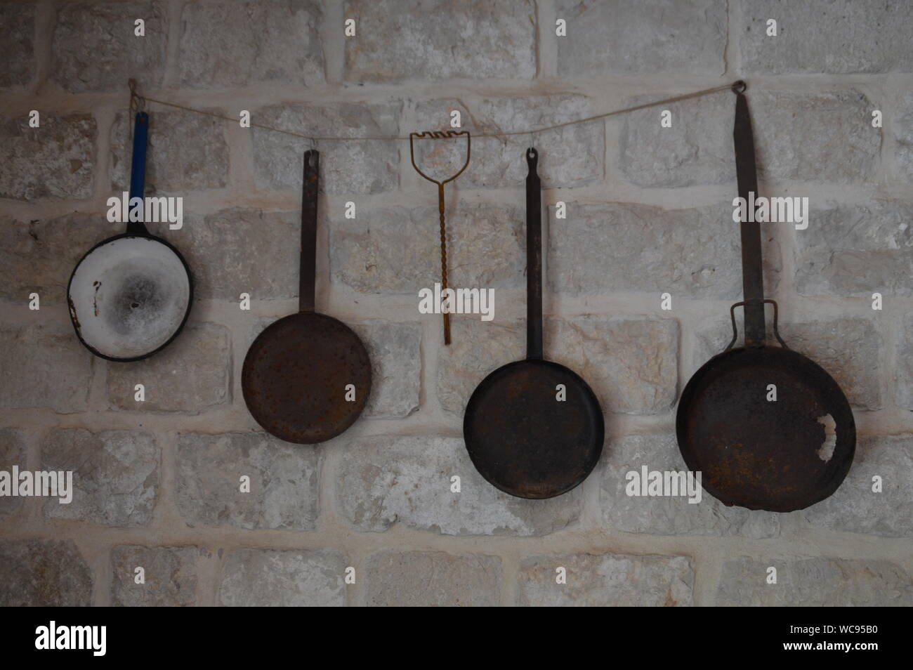 Hanging pans hi-res stock photography and images - Alamy