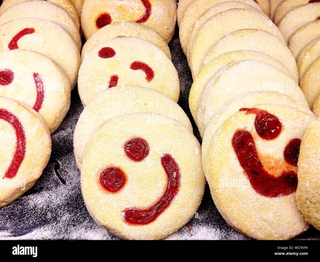 Red smiley face hi-res stock photography and images - Alamy