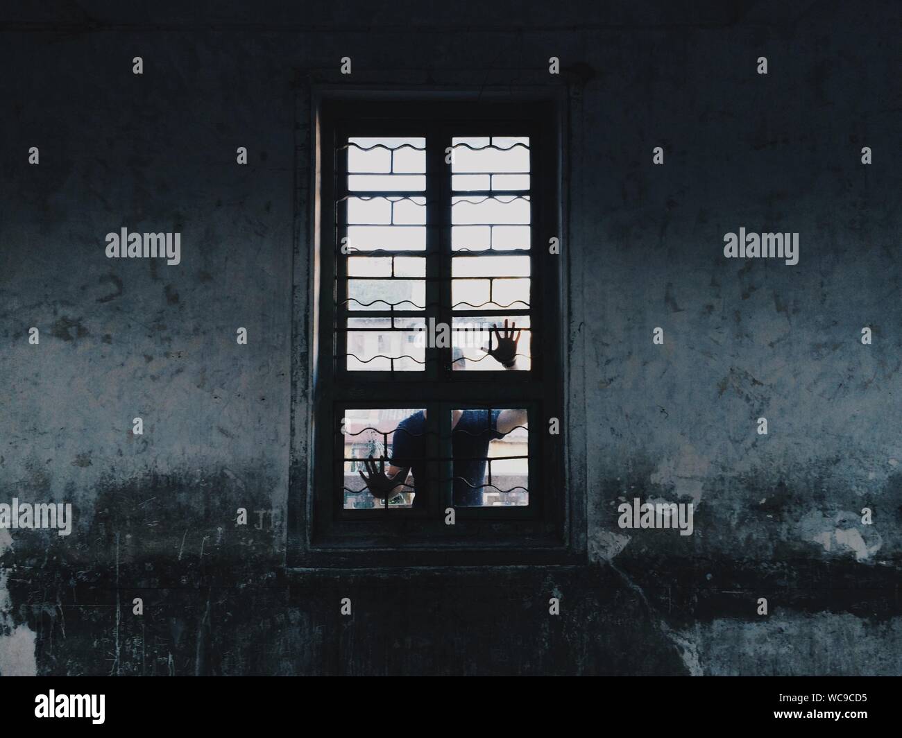 Man behind the window hi-res stock photography and images - Alamy