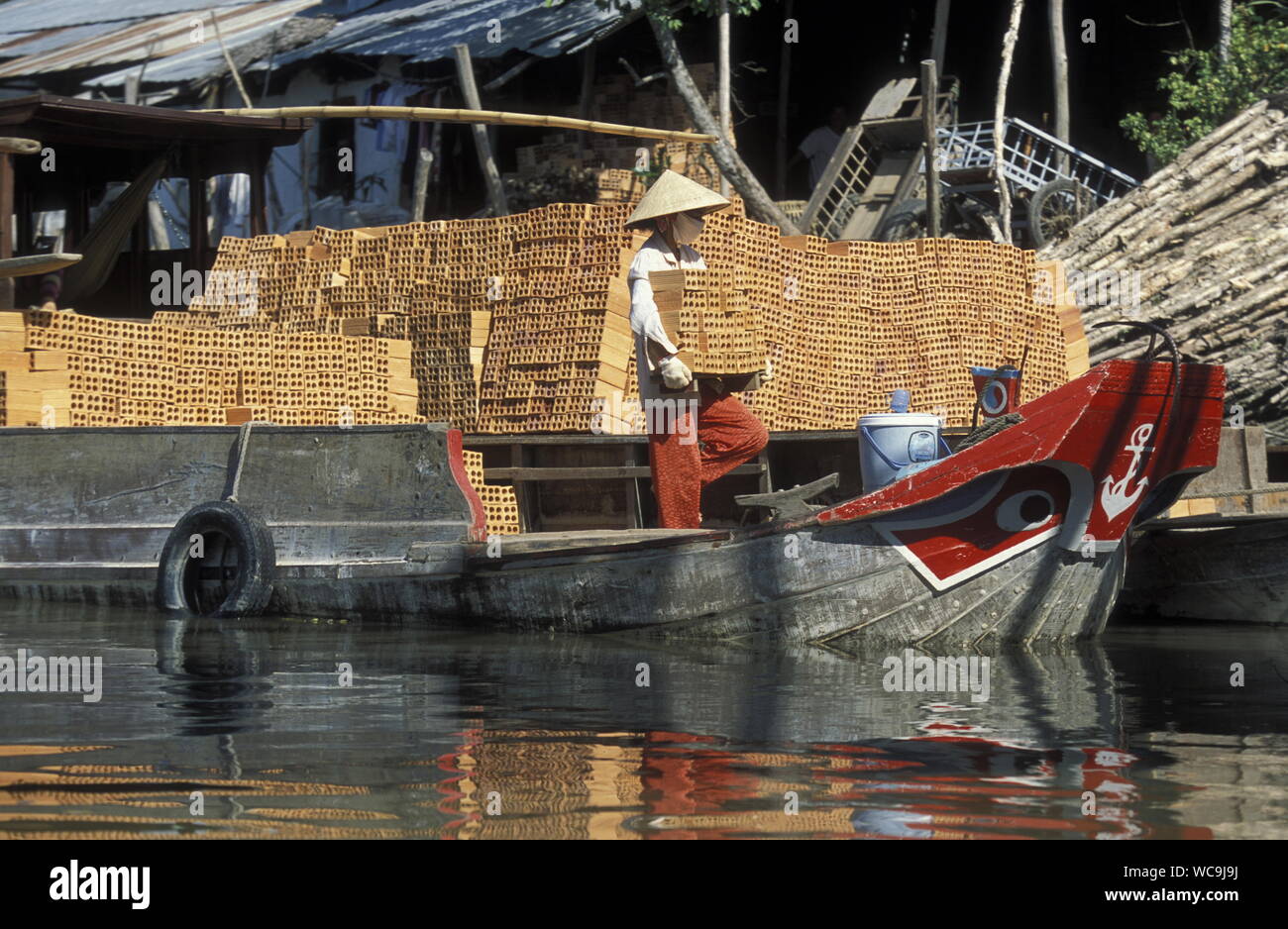 Harbor worker hi-res stock photography and images - Alamy