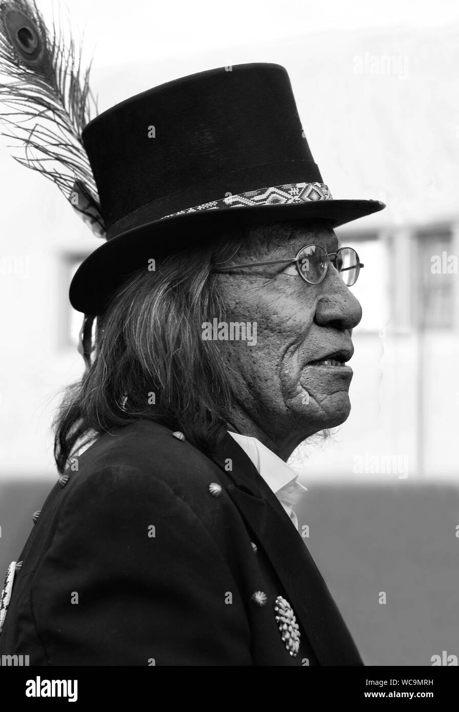 Darrell Jumbo, A Navajo jewelry artist, talks with visitors at the the ...