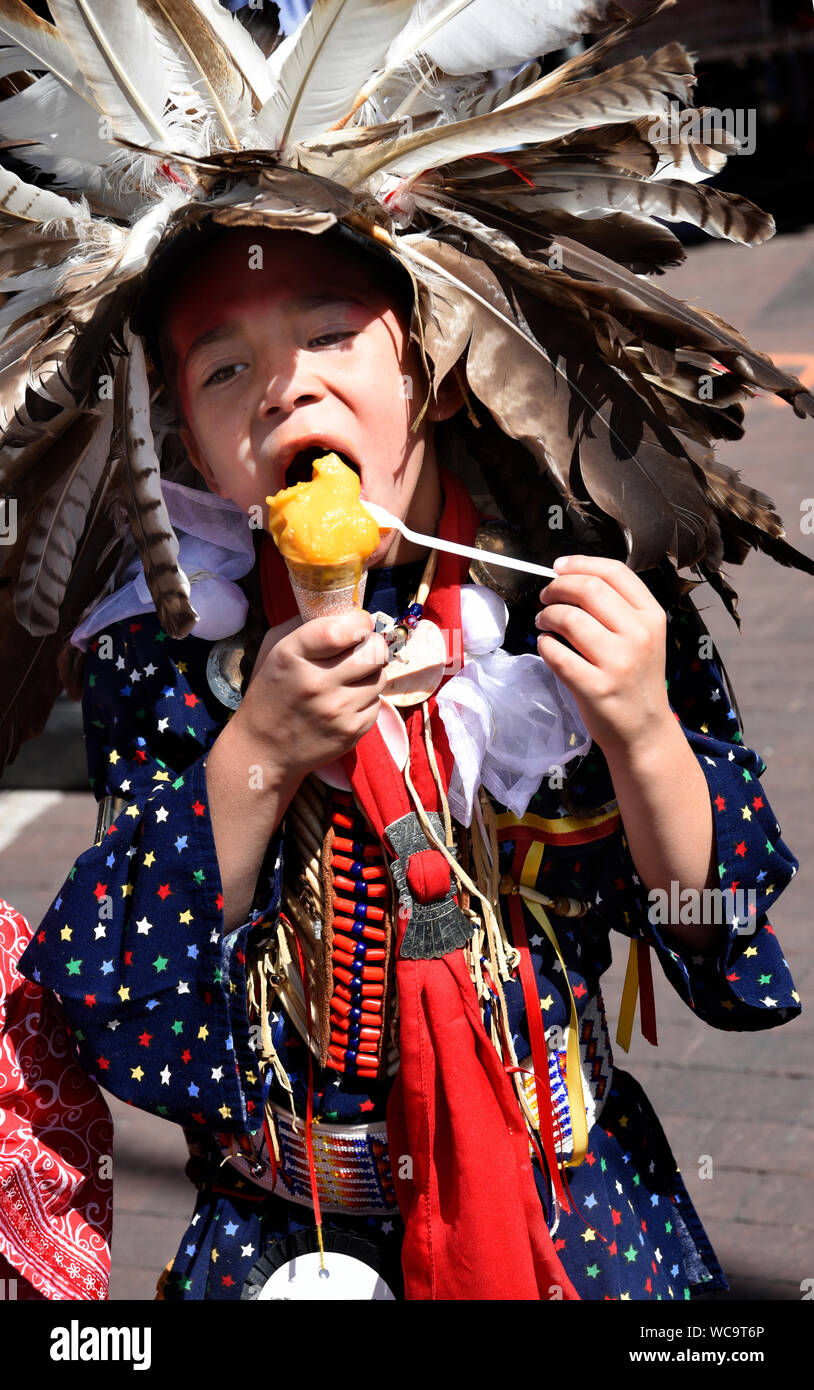 A Native American child wears traditional Native attire at the annual ...
