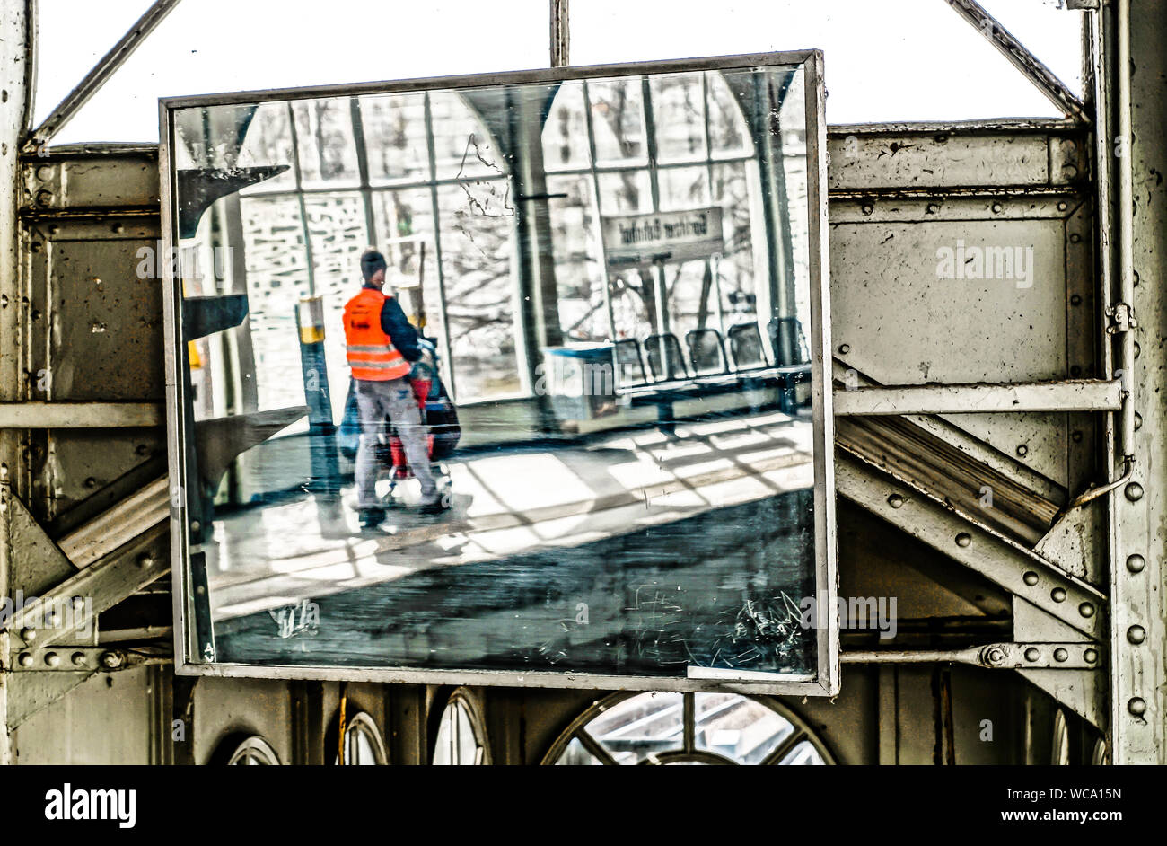 Mirror platform station hi-res stock photography and images - Alamy