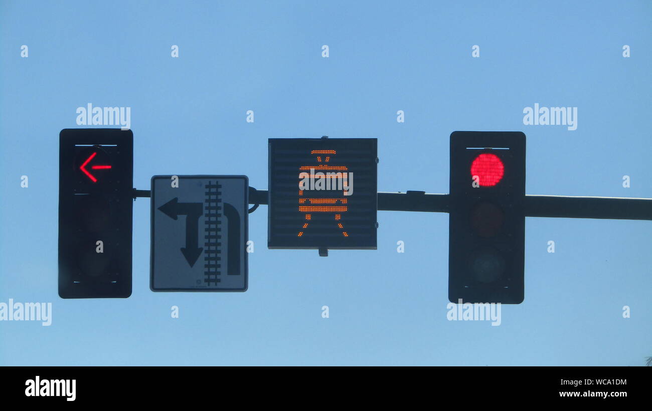 Stoplights hi-res stock photography and images - Alamy