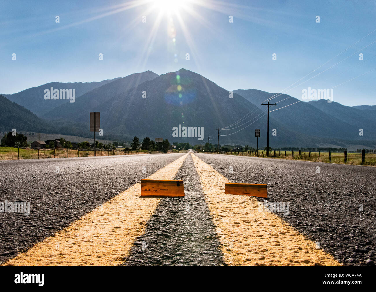 Two lane expressway hi-res stock photography and images - Alamy