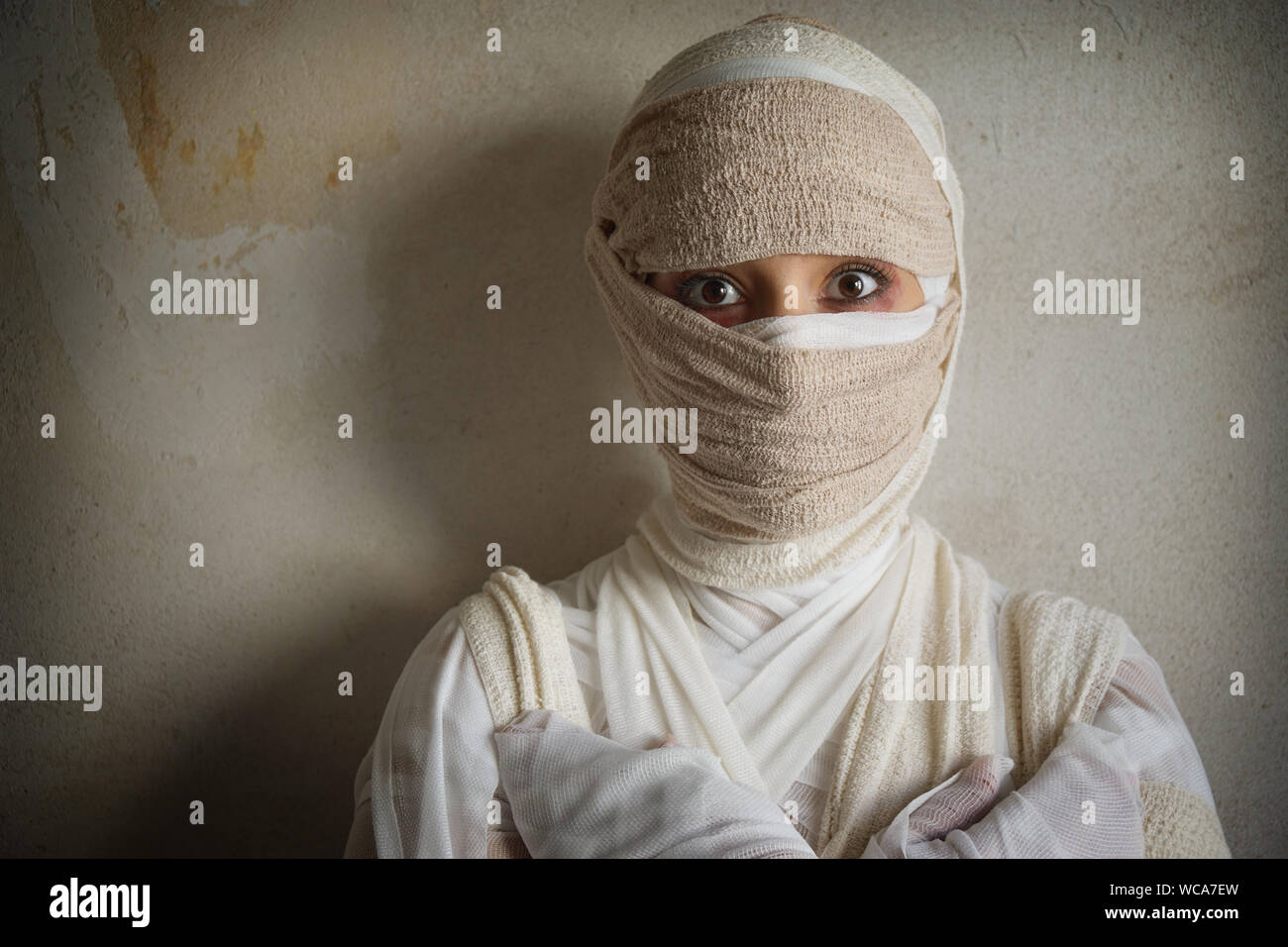 Mummy wrapped hi-res stock photography and images - Alamy