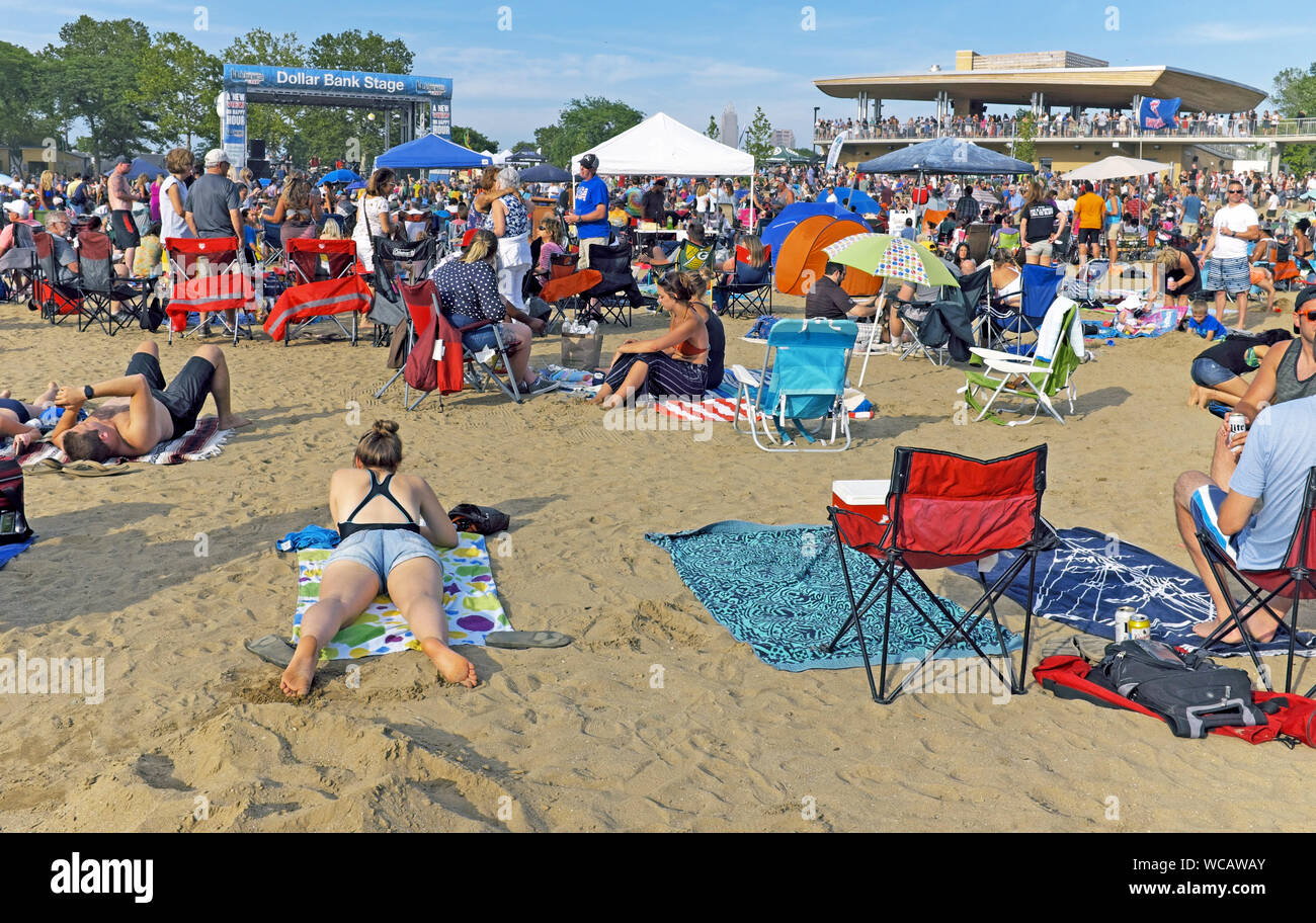 Cleveland metroparks edgewater beach hi-res stock photography and ...
