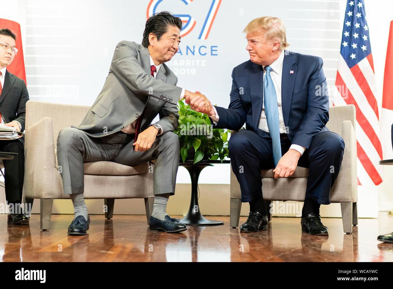 Trump shakes hands world leaders hi-res stock photography and images ...