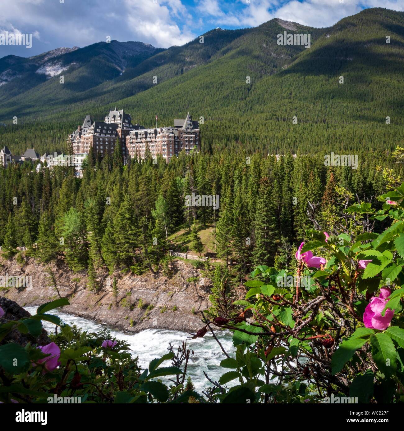 A view of the Banff Springs Hotel in Banff National Park, Alberta ...