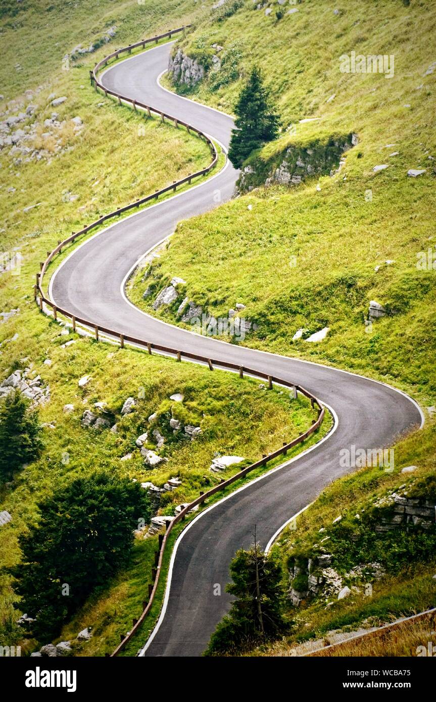 Curvy way hi-res stock photography and images - Alamy