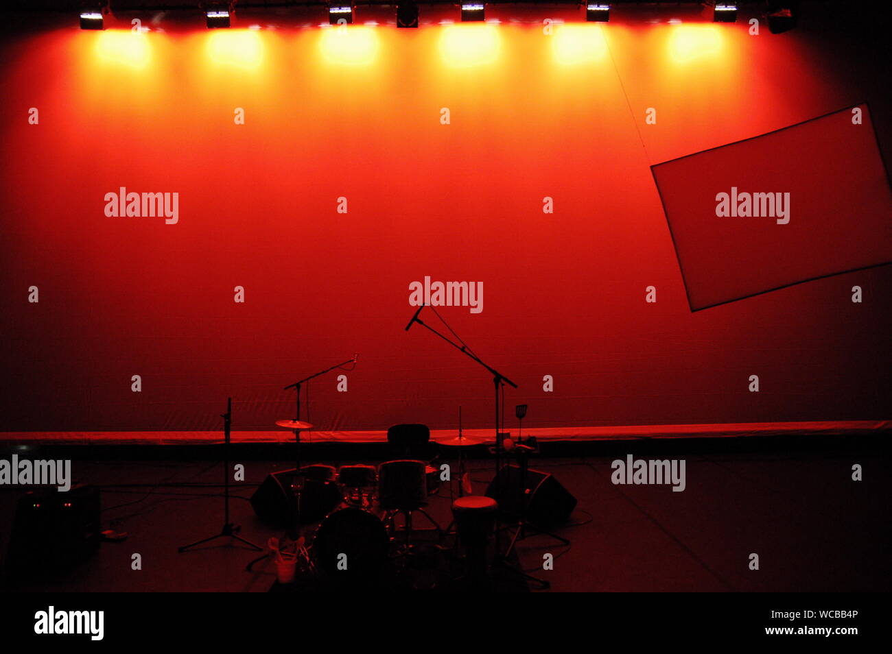 Red stage lights hi-res stock photography and images - Alamy