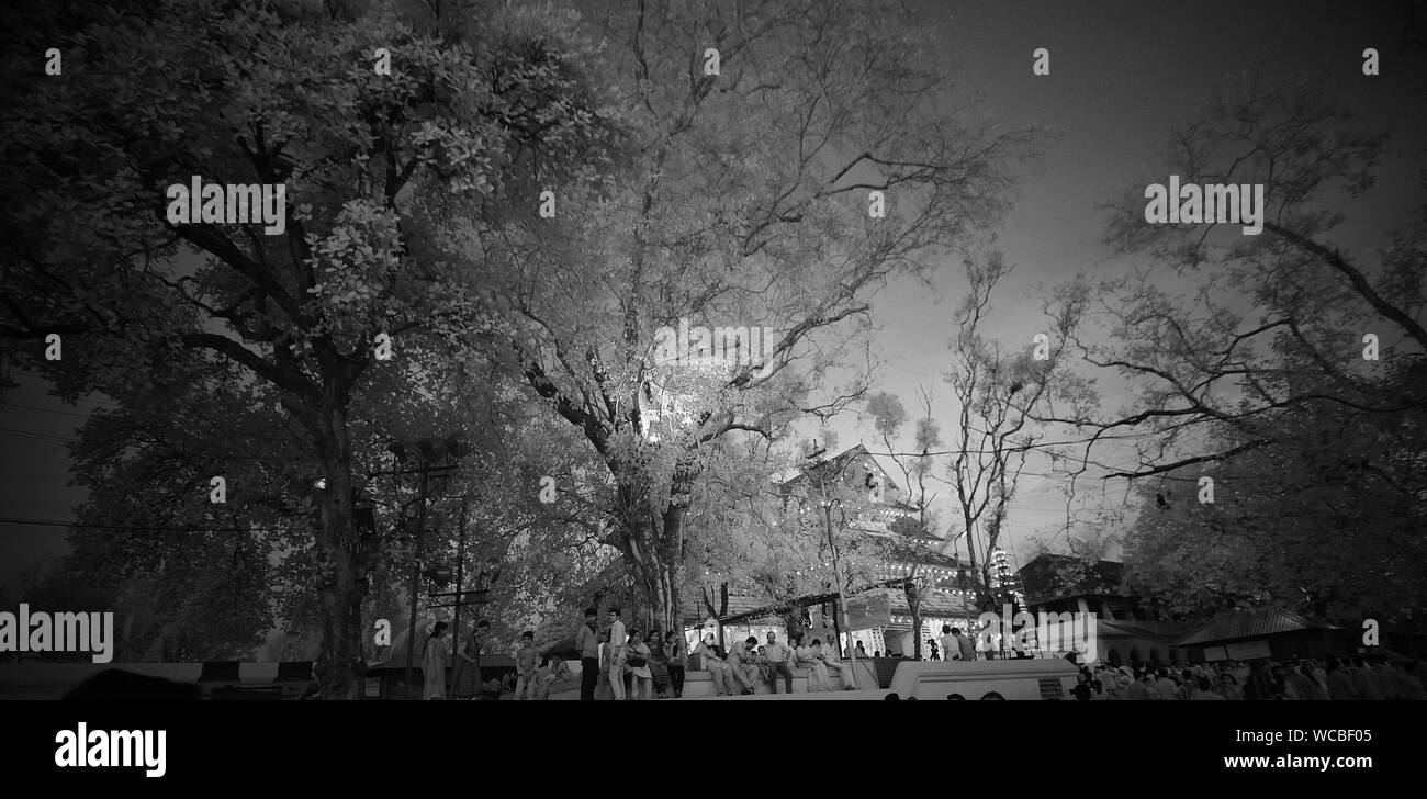 People gathered hi-res stock photography and images - Alamy