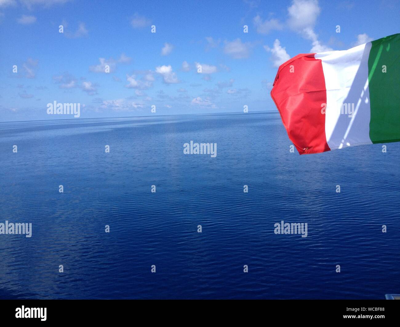 Italian flag waving hi-res stock photography and images - Alamy