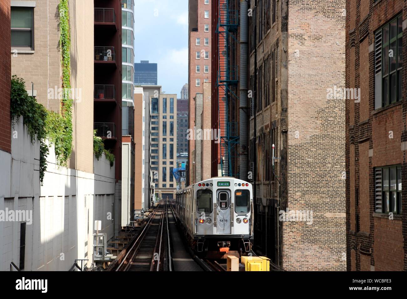 Narrow line hi-res stock photography and images - Alamy