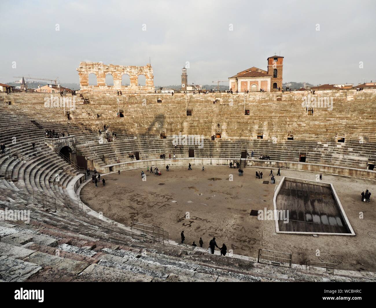 People amphitheater hi-res stock photography and images - Alamy