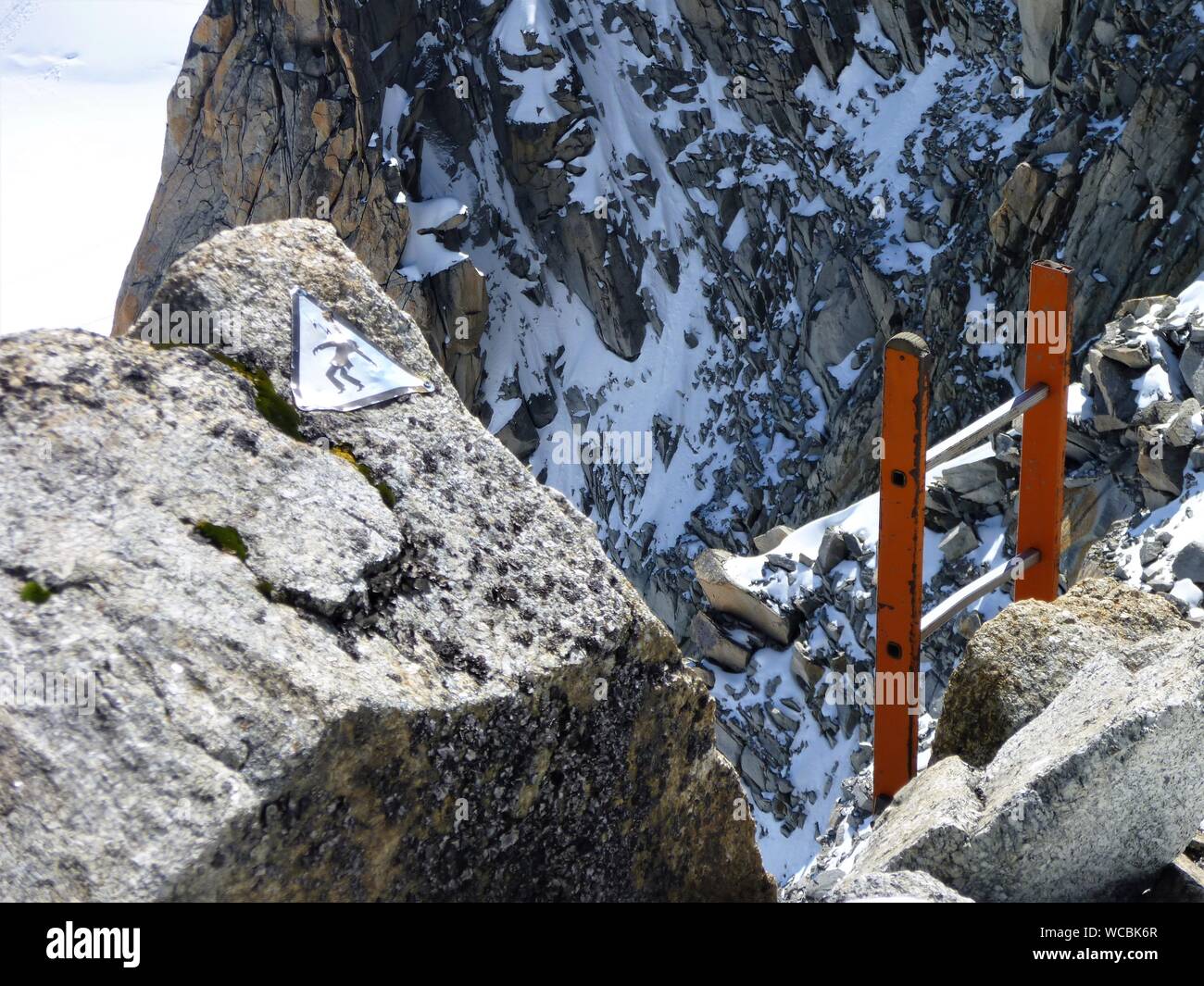 Cold temperature warning hi-res stock photography and images - Alamy