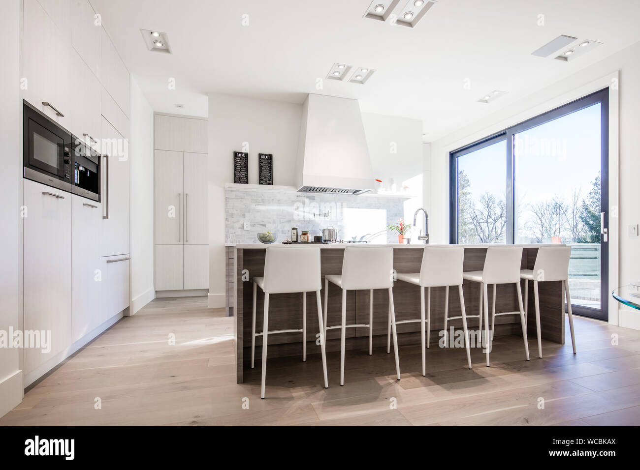 Fashionable interiors hi-res stock photography and images - Alamy