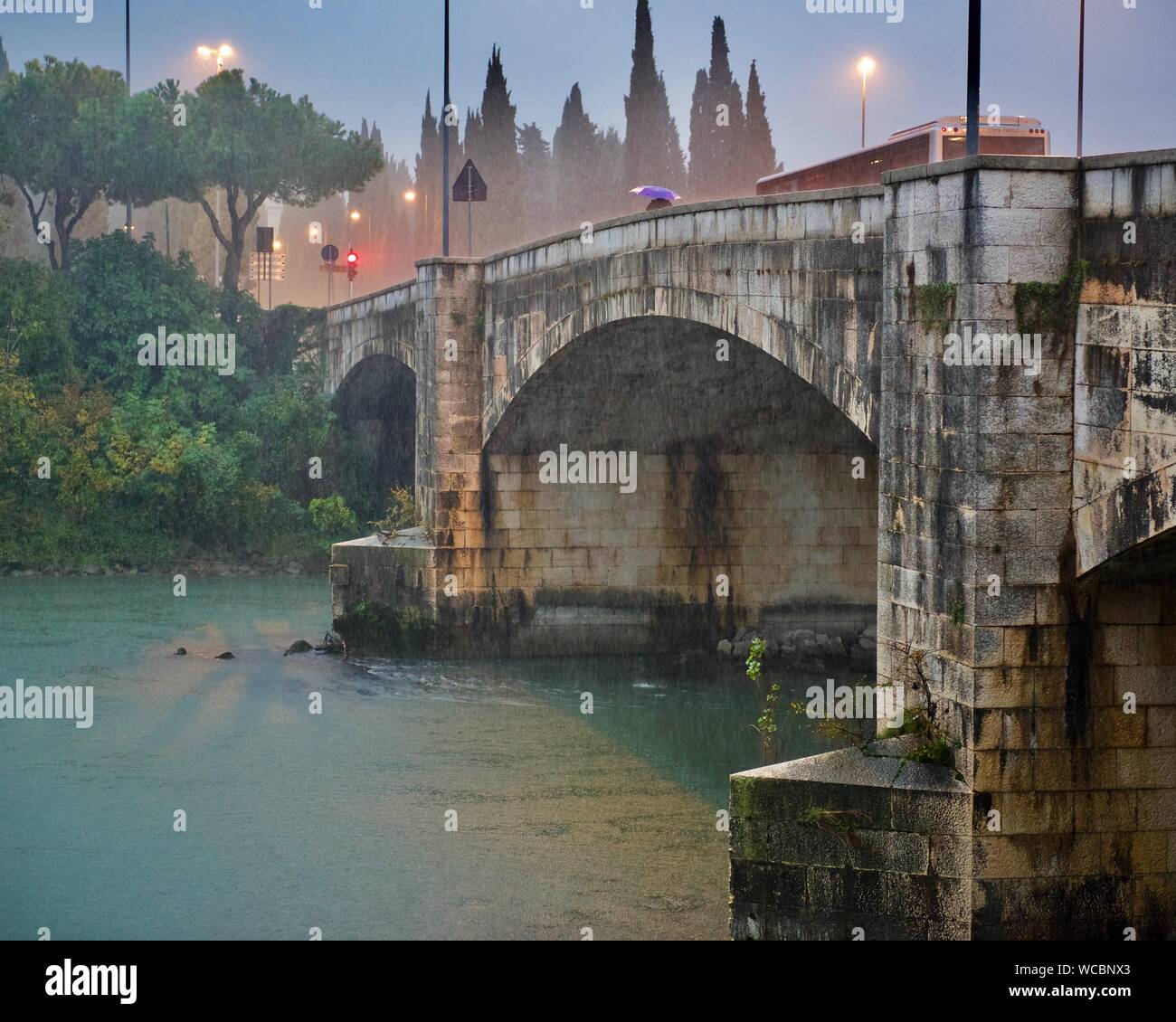 Old arch bridge hi-res stock photography and images - Alamy