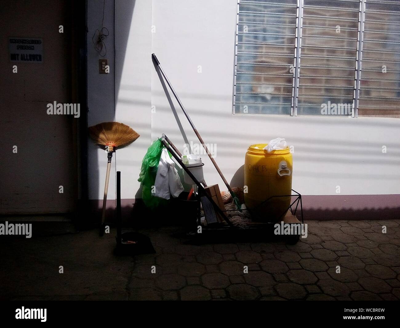 Street dustbin hi-res stock photography and images - Alamy