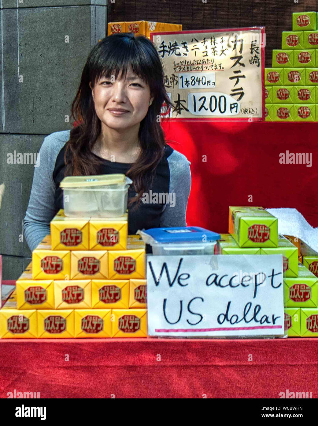 Salesperson japan hi-res stock photography and images - Alamy