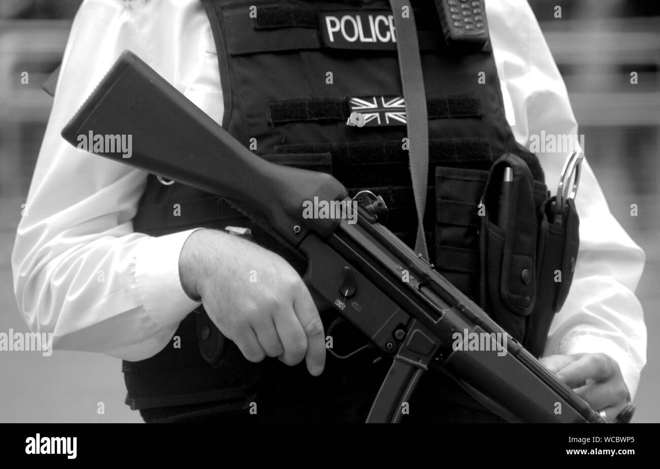 Police with gun hi-res stock photography and images - Alamy