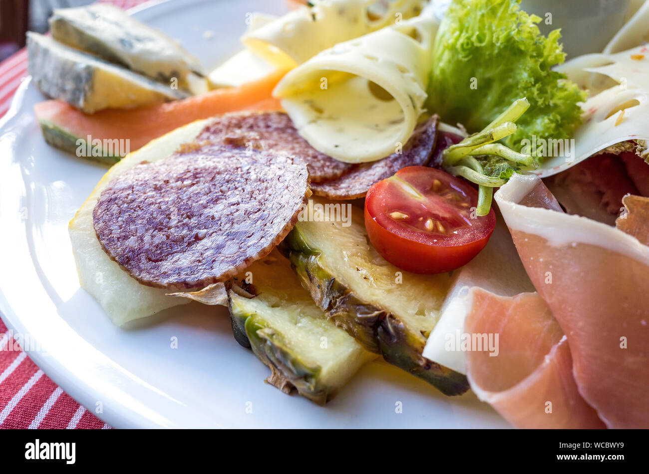 Salami ham hi-res stock photography and images - Alamy